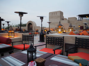 砂漠で夕日を堪能できるルーフトップラウンジ「Al Sarab Rooftop Lounge」 | ひめごと